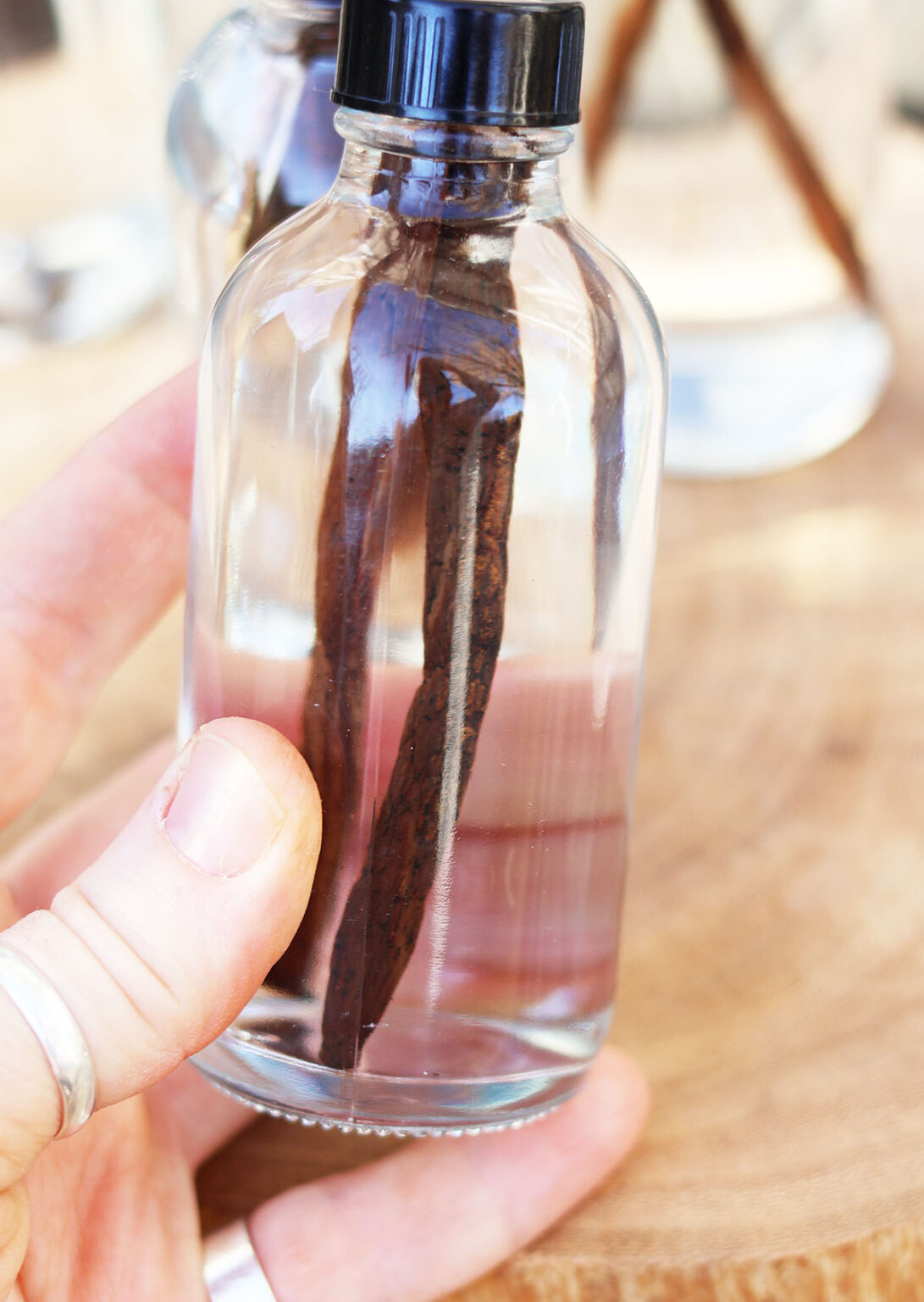 Homemade Vanilla Extract (2 Ingredients)